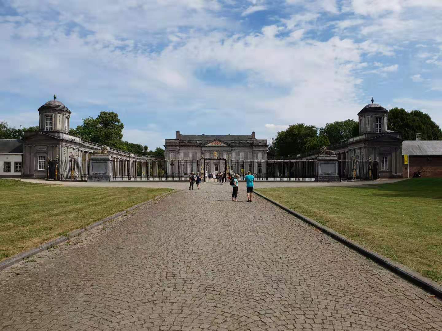 Chateau de seneffe castle entrance parc - Ginger Around The World
